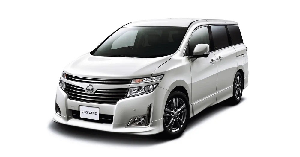8-seater Nissan Elgrand [non-smoking car, with navigation, smartphone ...